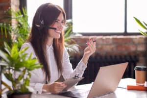 Fiche métier agent d'accueil : tout ce qu'il vous faut savoir sur cet ...